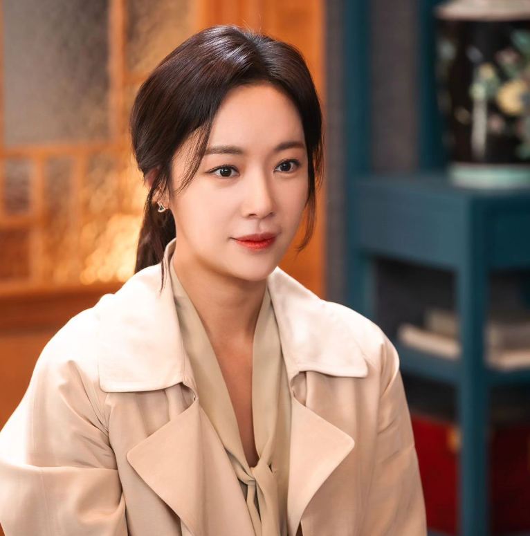 "알아가는 단계" 황정음, '이혼 소송' 후 농구스타와 열애설... 누구?